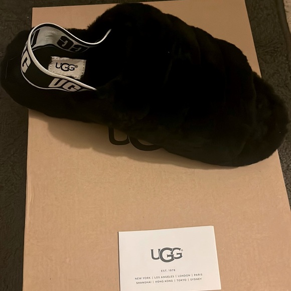 UGG | Shoes | Black Ugg Slippers | Poshmark
